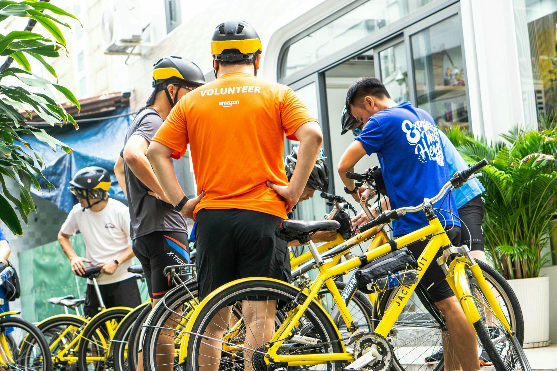 Group Cycling in Ho Chi Minh City with Group of Friends
