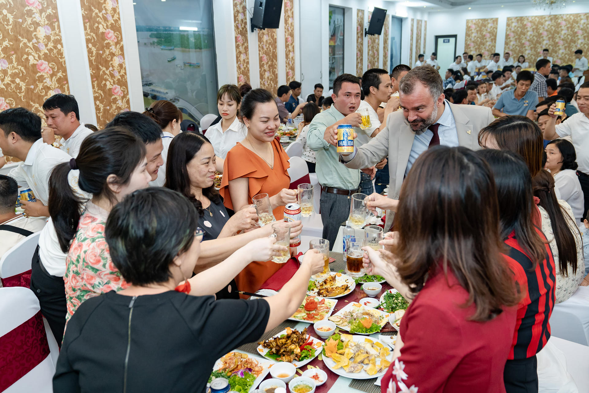 Guide to enjoy popular Vietnamese beer brands