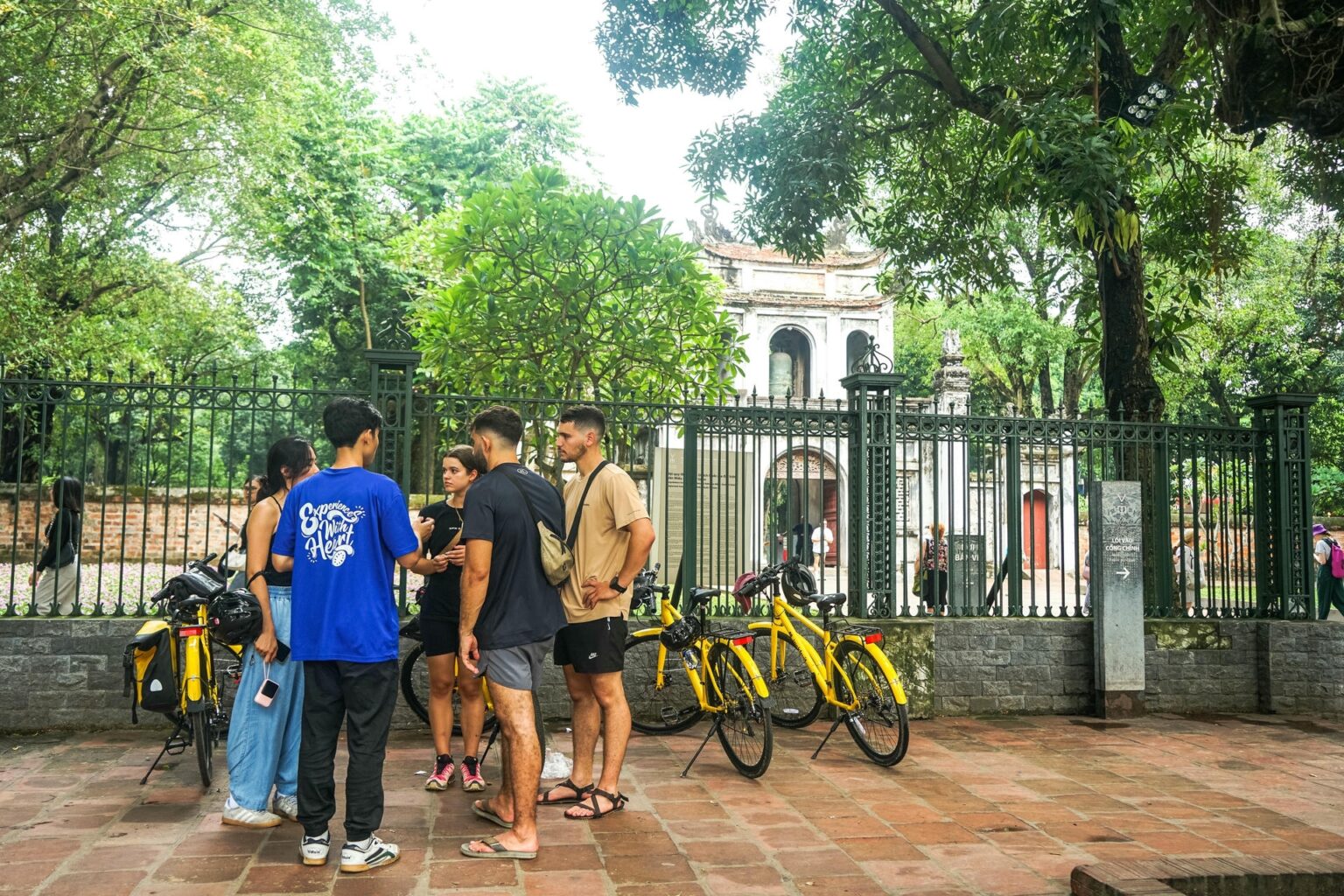 Tour de Hanoi: Old Quarter, Iconic Landmarks & Hidden Corners