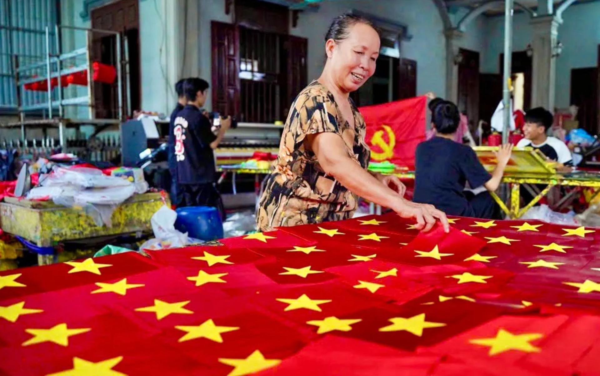Vietnamese Flag - Why the Red Flag with a Golden Star Is Everywhere in ...